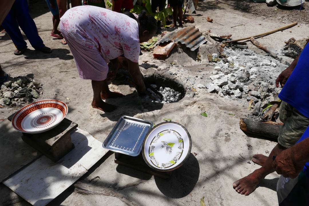 experience-traditional-cooking-in-underground-ovens. - Contented Traveller