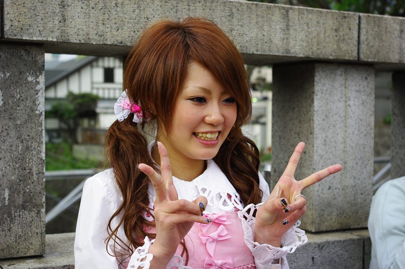 Why Do Many Asians Use the V or Peace Sign in Photographs2 - Contented ...