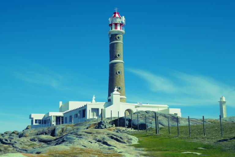 20 Best Lighthouses in the World - Contented Traveller